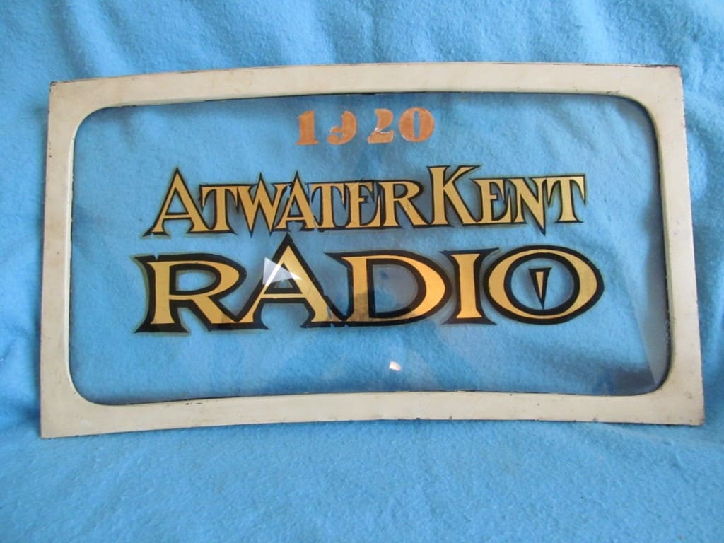 Atwater-Kent-Window-sign-has-crack-in glass - IARCHS Radio Collector Club