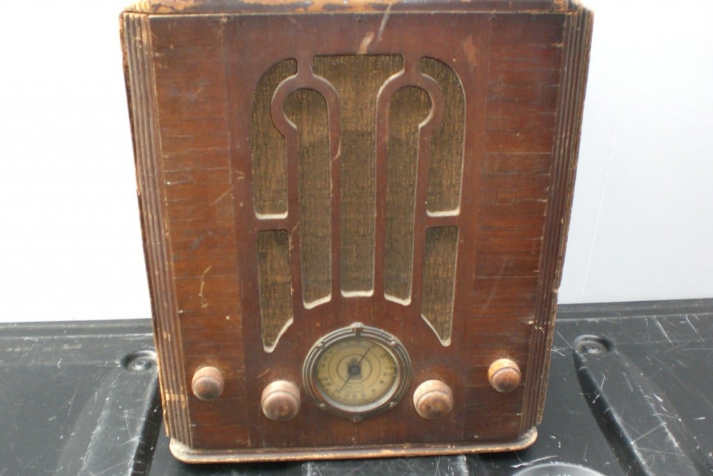 Delco-model-1105 - IARCHS Radio Collector Club