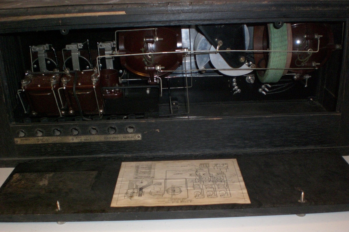 Jones-Symphony-Radio-Insides - IARCHS Radio Collector Club