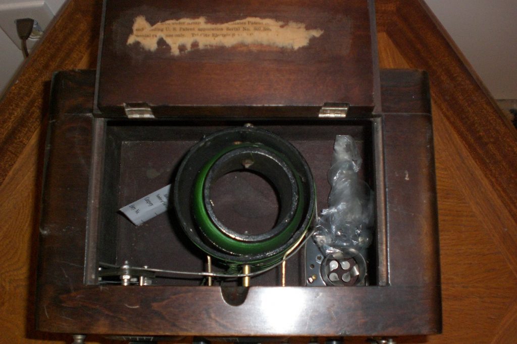 Monroe Type D-7 one tube radio inside view - IARCHS Radio Collector Club