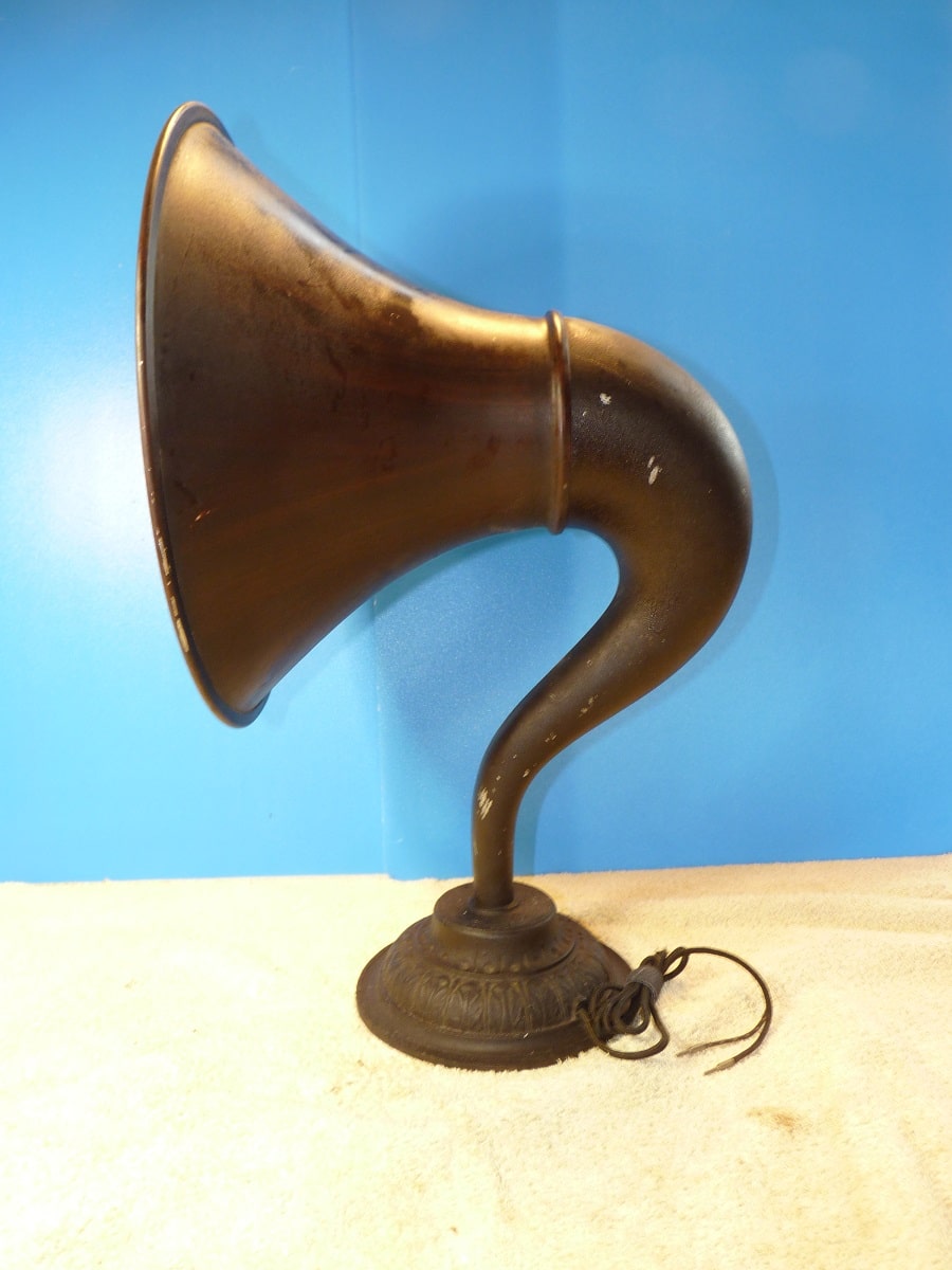 Side view of Tower horn speaker - IARCHS Radio Collector Club