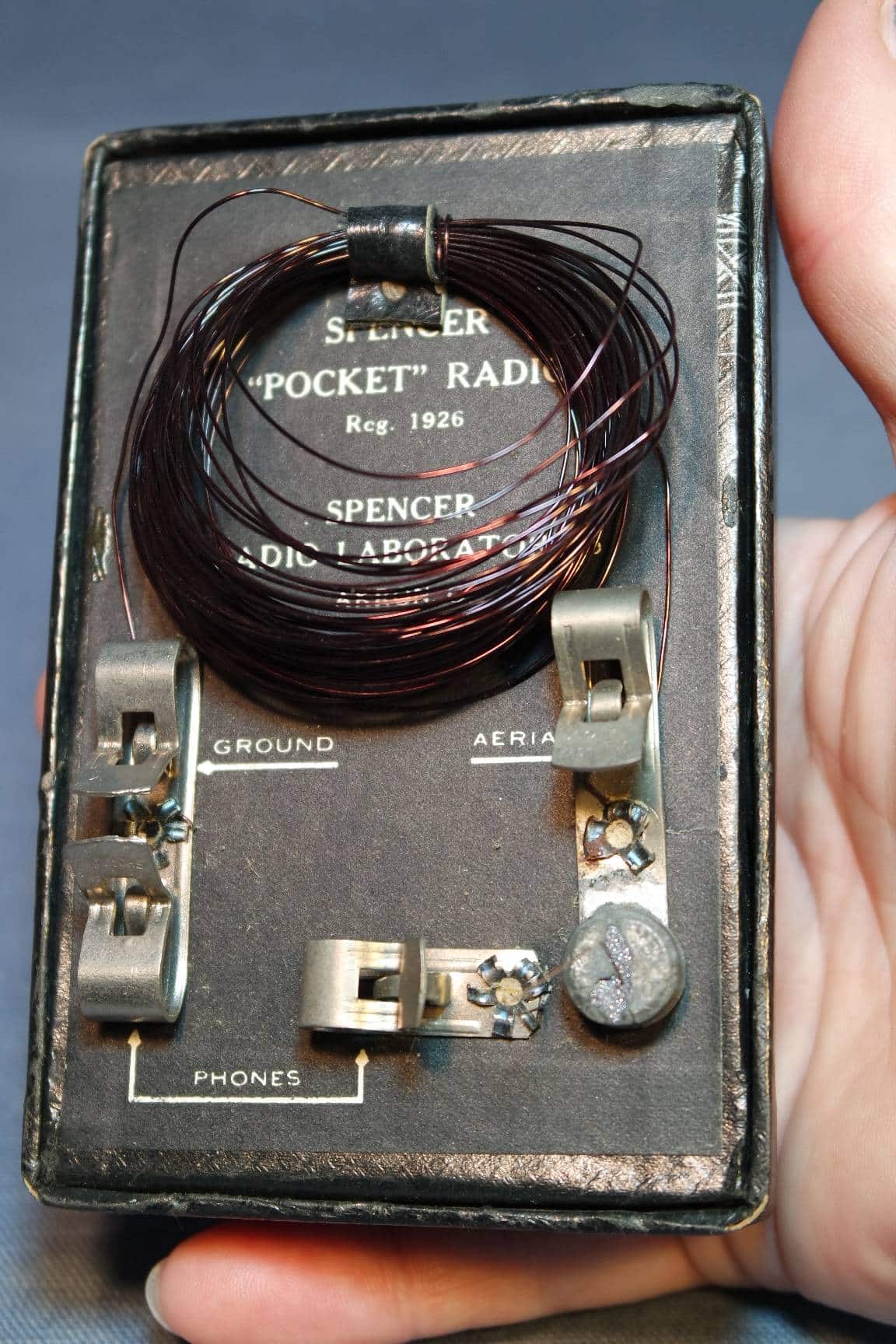 Spencer-Pocket-Crystal-Radio-Inside-Like-New - IARCHS Radio Collector Club