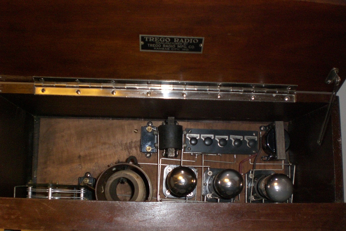 Trego-3-Tube-Radio-Insides - IARCHS Radio Collector Club
