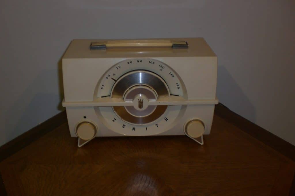 Zenith model R615W - IARCHS Radio Collector Club