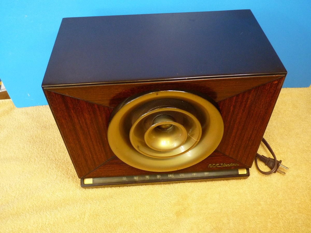 RCA model 9-X-571 top view - IARCHS Radio Collector Club