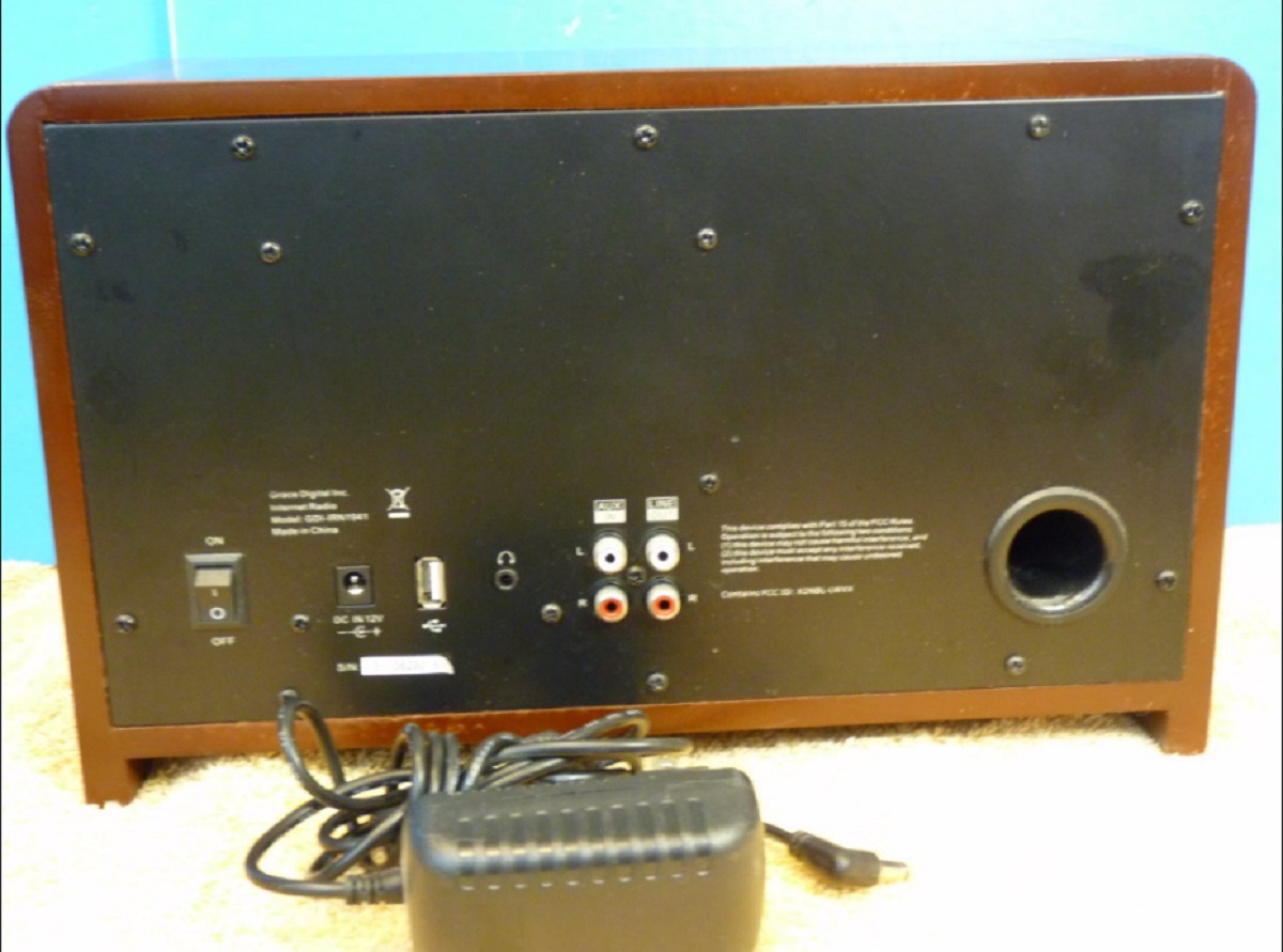 Victoria Internet radio rear view - IARCHS Radio Collector Club