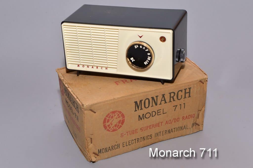 Monarch 711 with original box - IARCHS Radio Collector Club