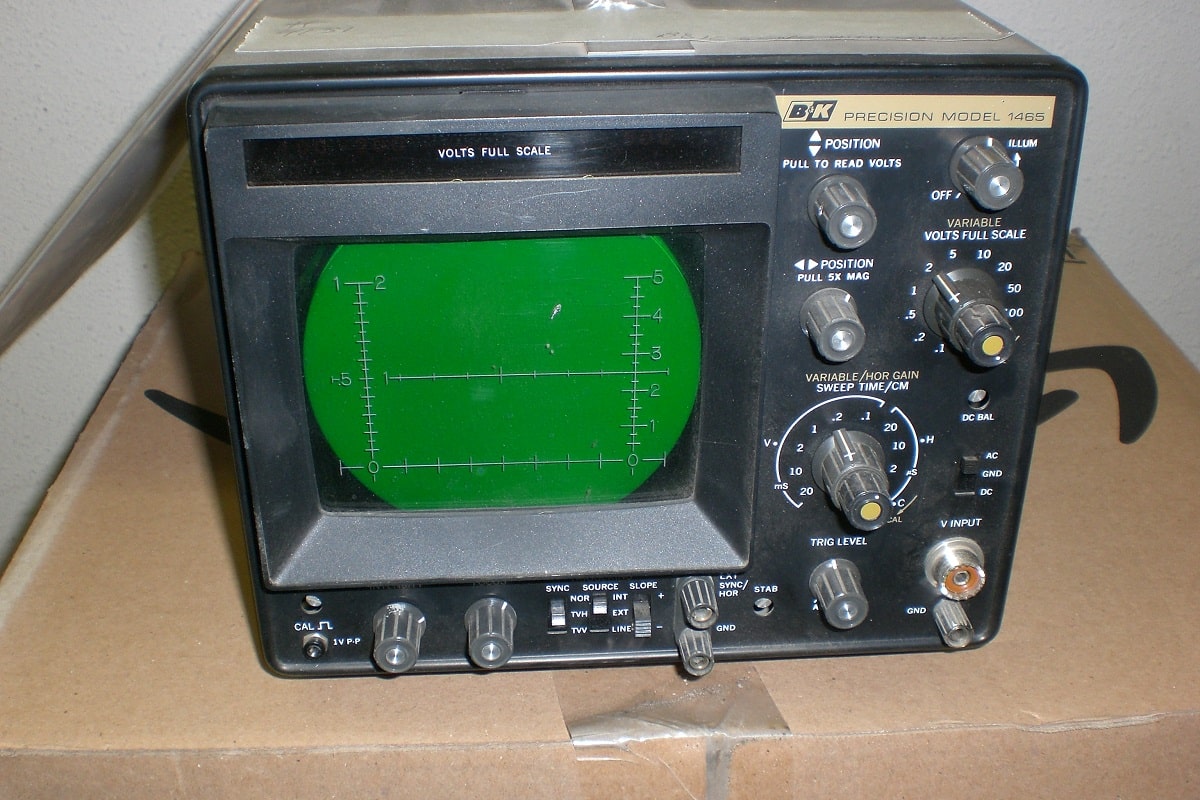 B and K Model 1465 Oscilloscope - IARCHS Radio Collector Club