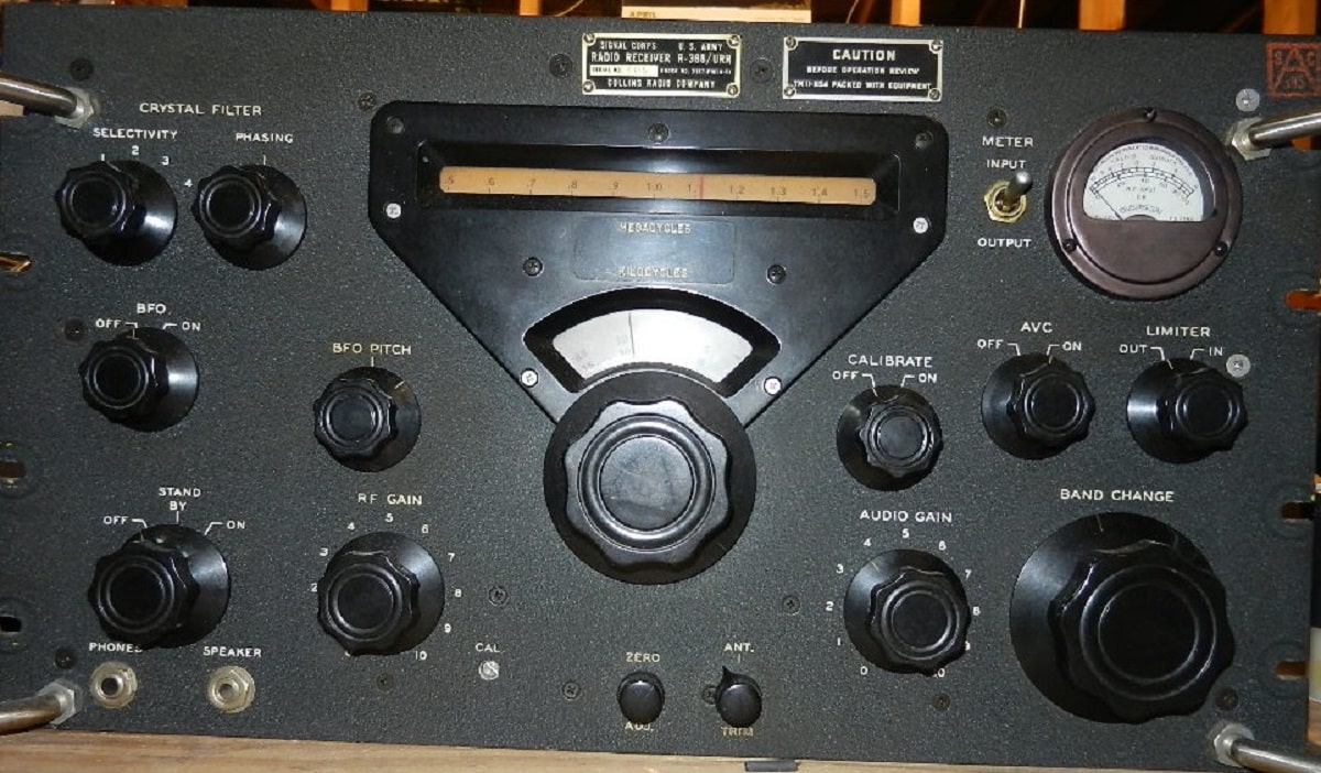 Collins Radio Receiver R-388 URR - IARCHS Radio Collector Club