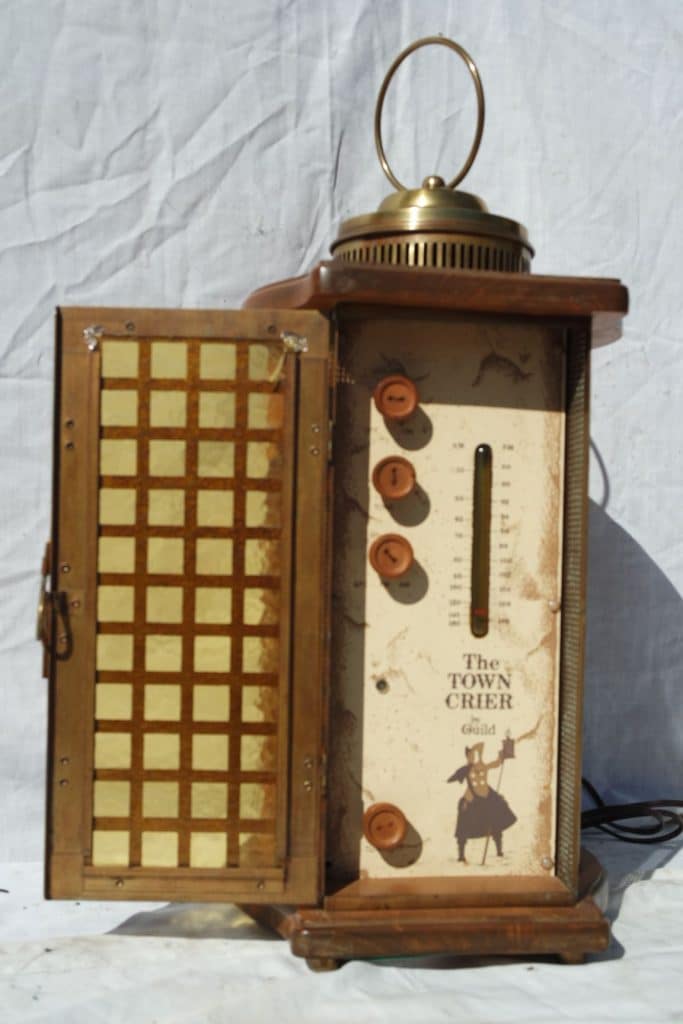 Town-Crier-Lantern-Clock-Radio - IARCHS Radio Collector Club