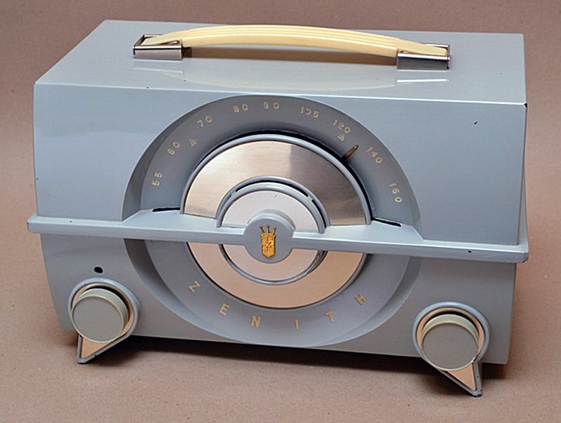 Zenith R615G Gray Plastic - IARCHS Radio Collector Club