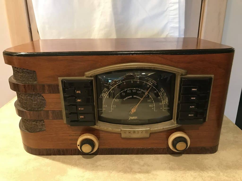 Zenith model 68632 - IARCHS Radio Collector Club