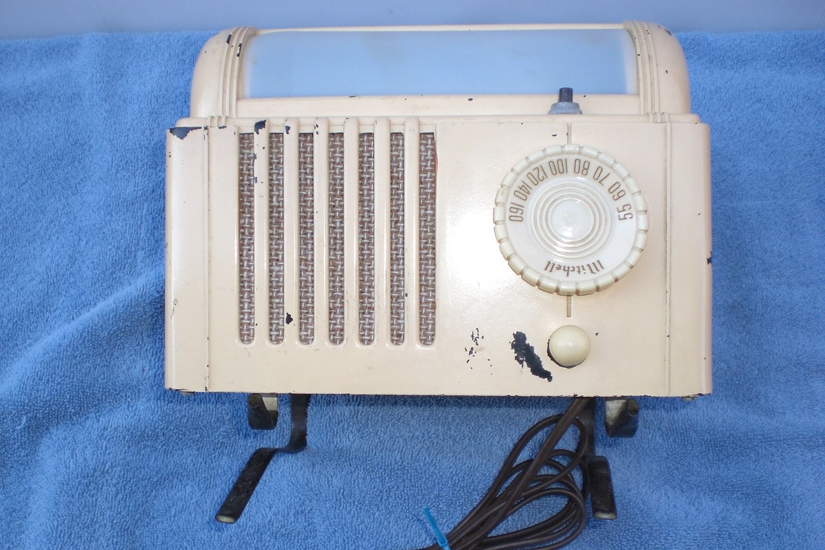 Mitchell Lullaby model 1251 radio - IARCHS Radio Collector Club