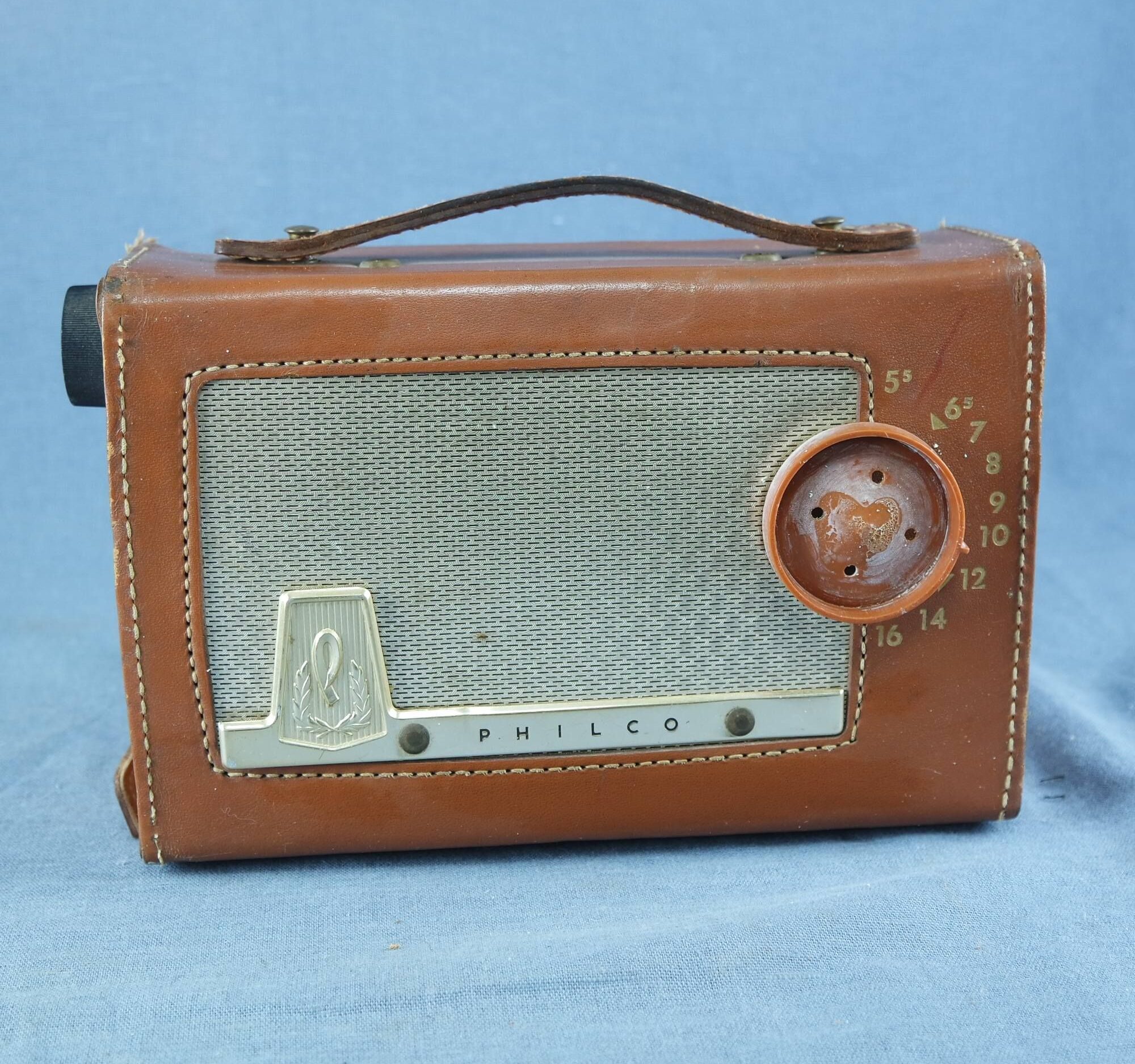 philco-sportster-E-675-AC-DC-portable-Tube-Radio - IARCHS Radio ...