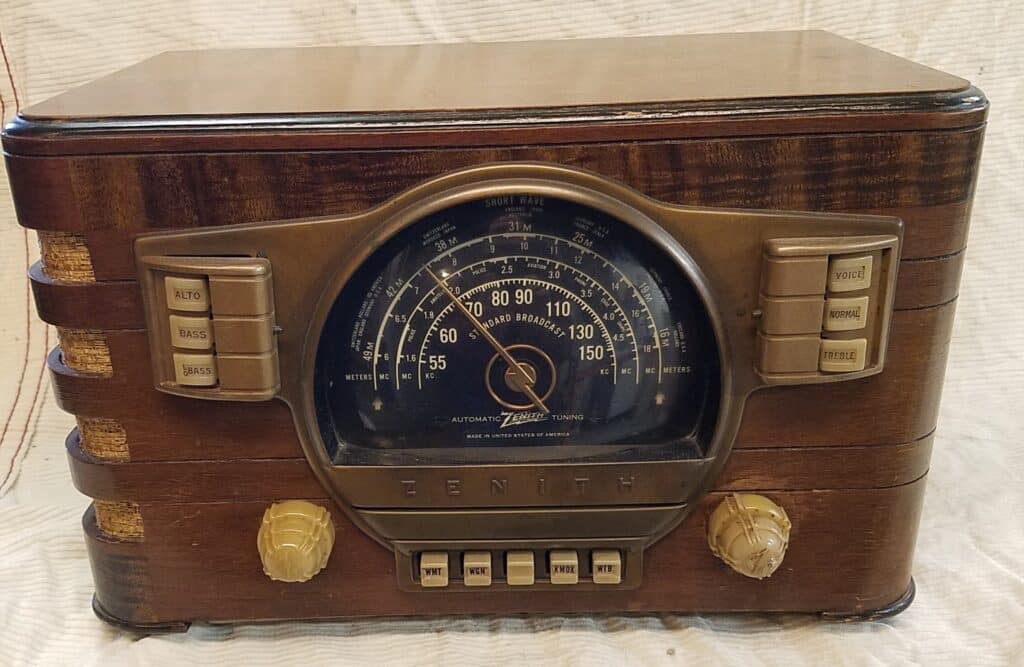 Zenith 7S529 - IARCHS Radio Collector Club