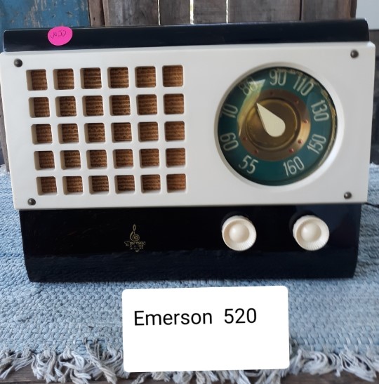 Emerson 520 table radio - IARCHS Radio Collector Club