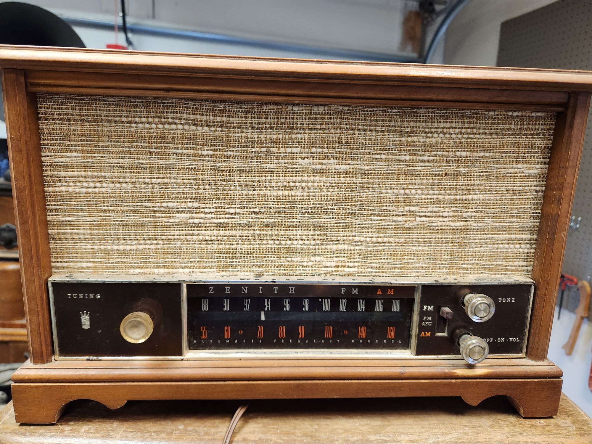 Zenith AM-FM Tabletop Radio - IARCHS Radio Collector Club