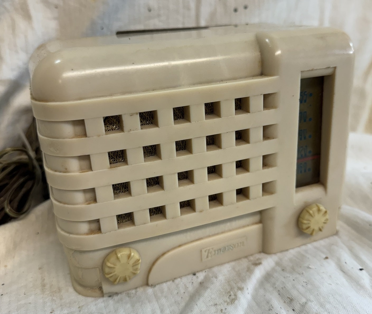 Emerson Emersonette plaskon - IARCHS Radio Collector Club